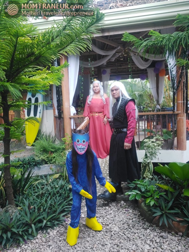 Holiday Musings [and a Recap of Halloween] – MomTraNeur